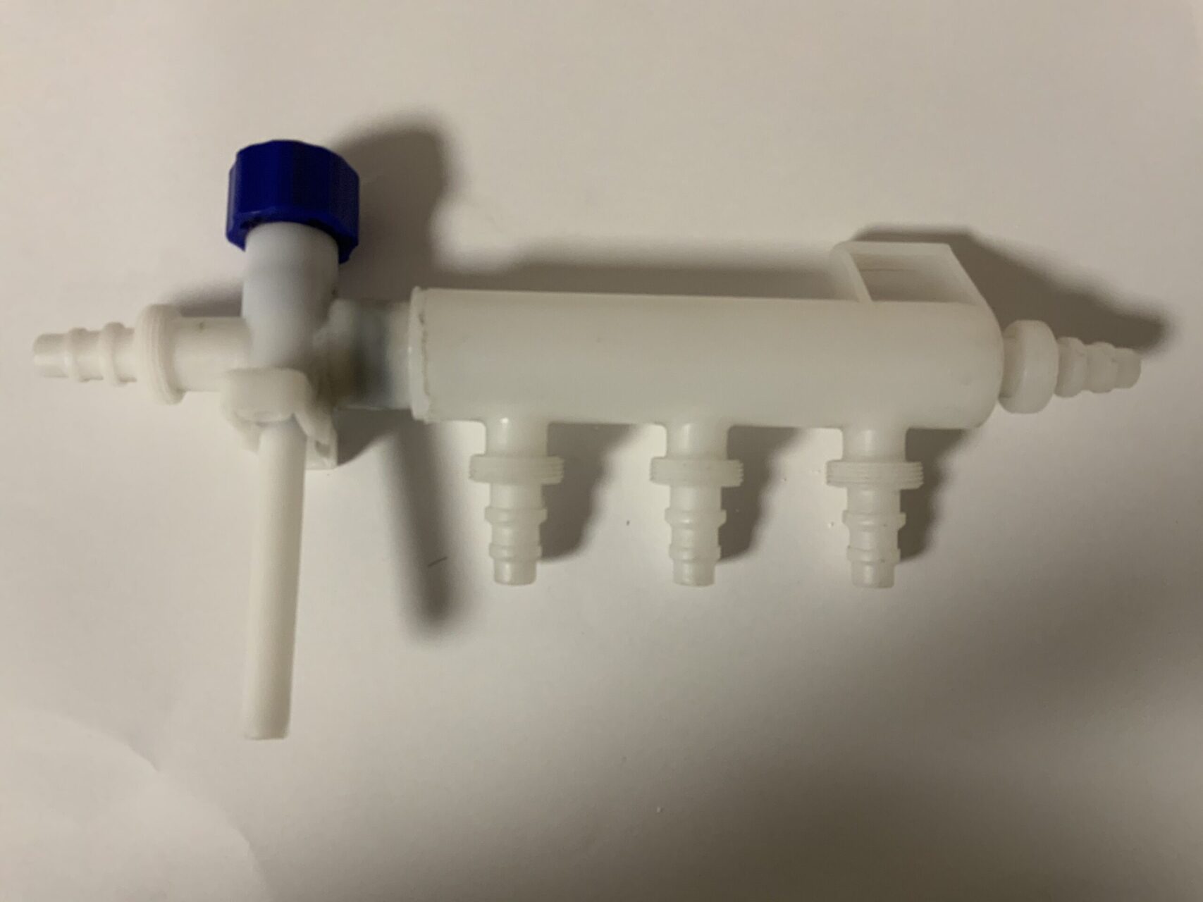 Fresh water manifold, plastic without drain valve, 4 outlets. Fresh ...
